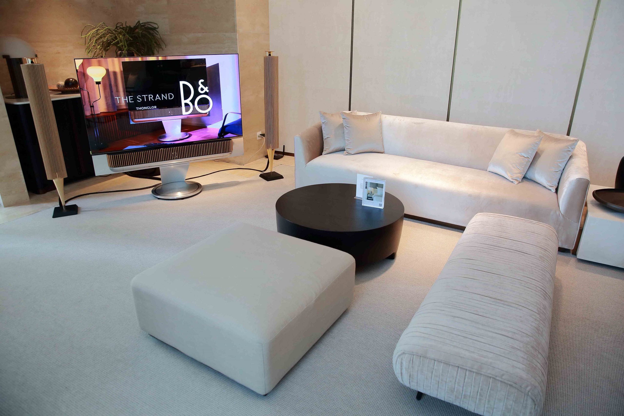 คอนโด The Strand Thonglor X แบง แอนด์ โอลูฟเซน โชว์แมทช์ชุดโฮมเธียเตอร์ ...